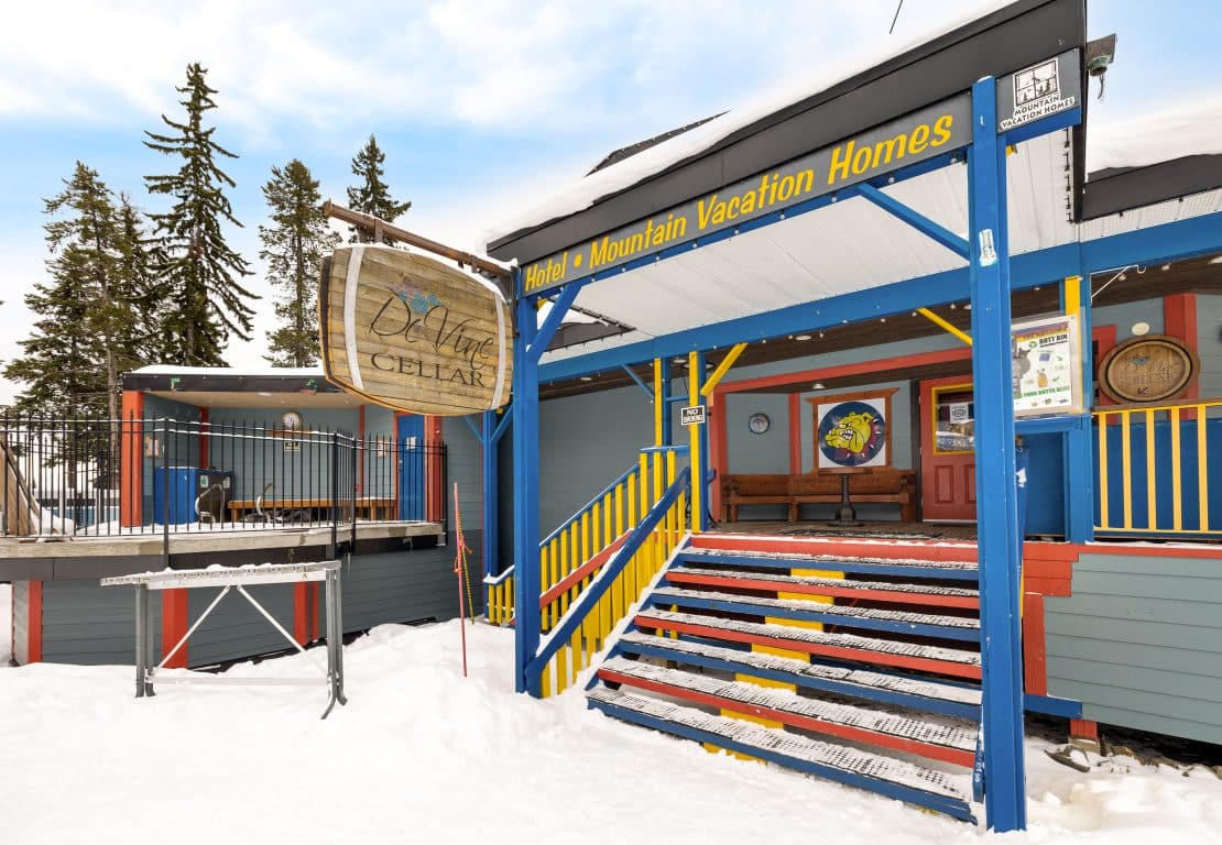 Hotel Silver Star Canada | The Bulldog